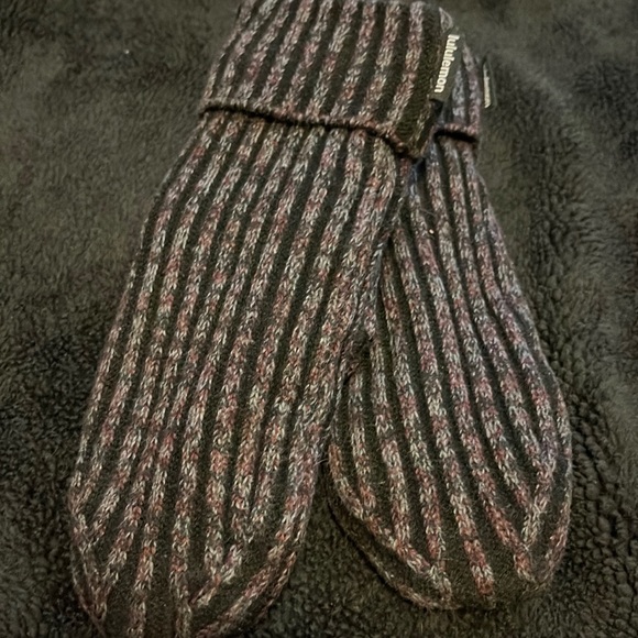 lululemon athletica | Accessories | Lulu Textured Mittens | Poshmark